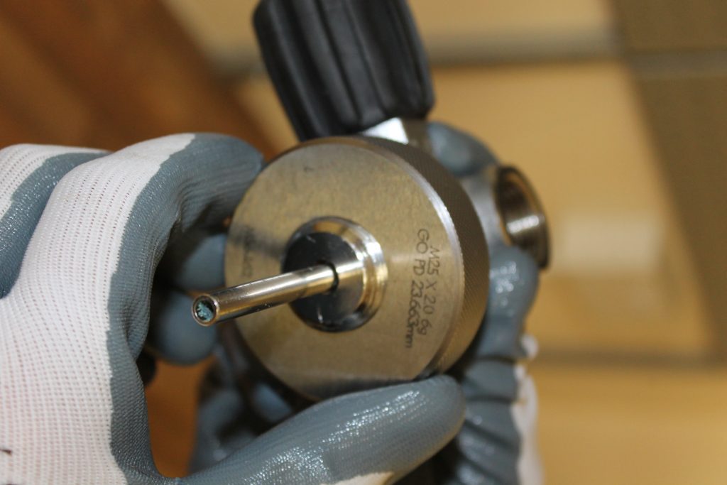 Cylinder valve testing - South West Maritime Academy